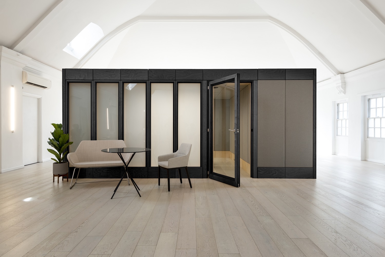 Spacestor | Traditional vs Modular Meeting Rooms: What Makes the Best ...