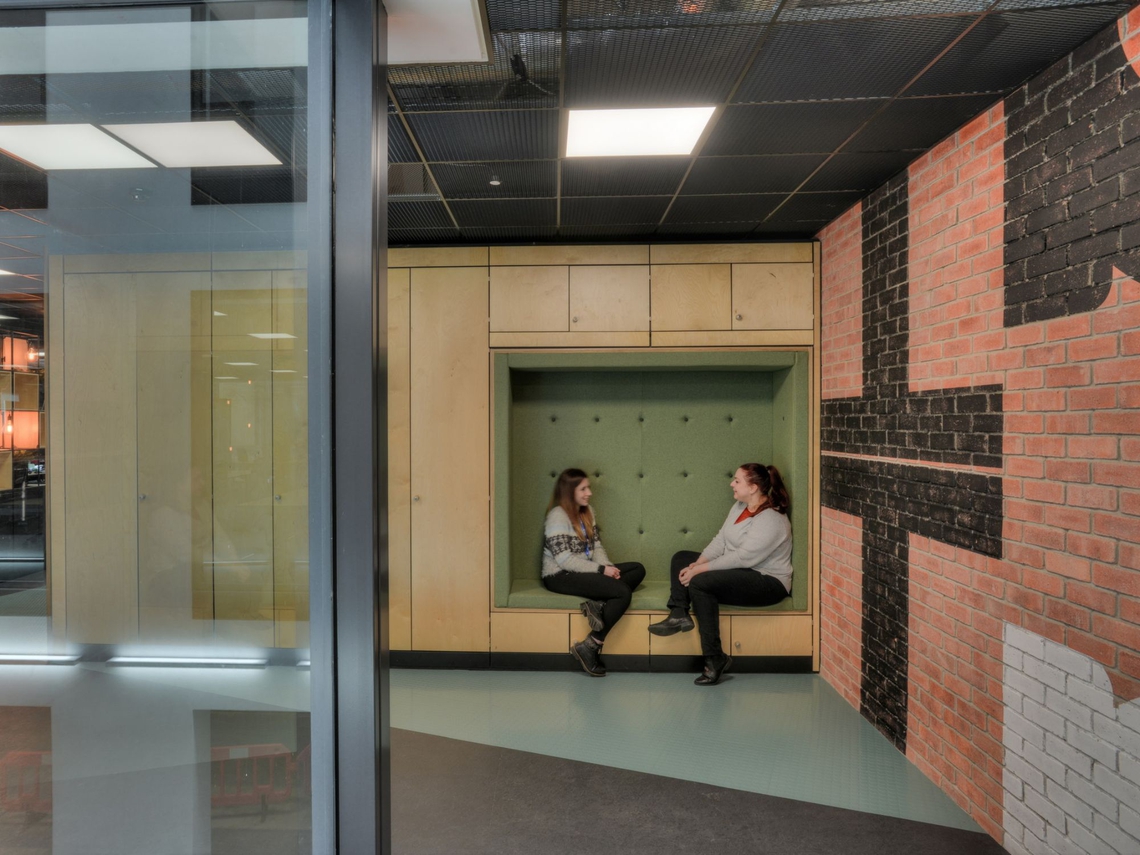 Spacestor | Awesome workplace furniture for the cool office